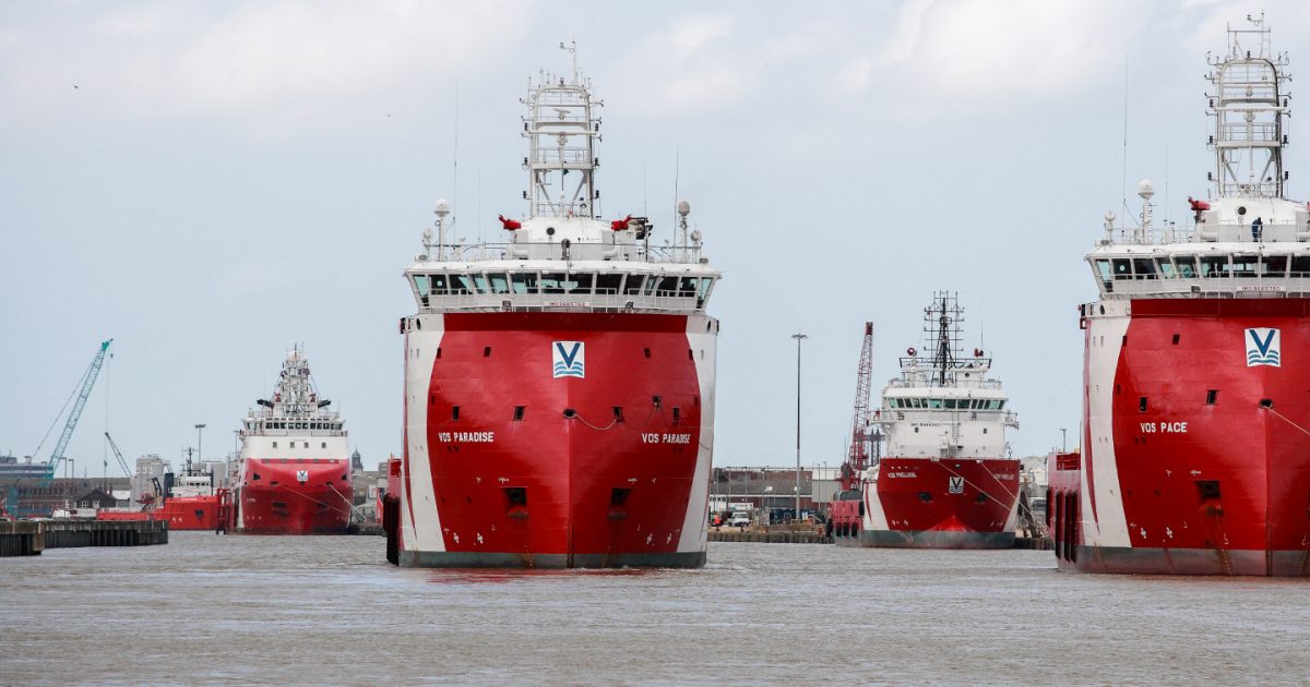 Vessel management services & solutions | Vroon